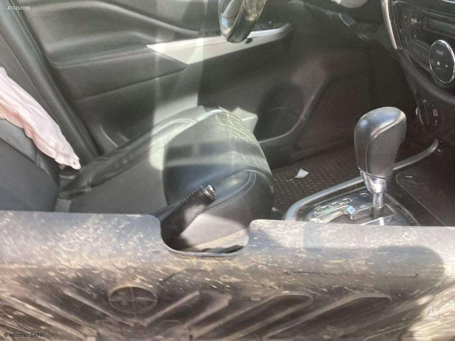 Black Nissan Navara 2021 in Kaunas, with an engine capacity of 2.30 L and mileage of 150 thousand km for 8900 €, photo 18 on AUTOMOTO.COM.LV