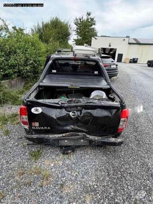 Black Nissan Navara 2021 in Kaunas, with an engine capacity of 2.30 L and mileage of 150 thousand km for 8900 €, photo 5 on AUTOMOTO.COM.LV