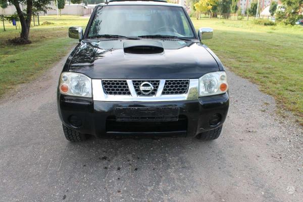 Black Nissan Navara 2004 in Prienai, with an engine capacity of 2.50 L and mileage of 300 thousand km for 3800 €, photo 6 on AUTOMOTO.COM.LV