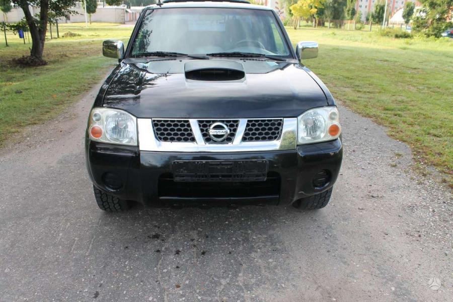 Black Nissan Navara 2004 in Prienai, with an engine capacity of 2.50 L and mileage of 300 thousand km for 3800 €, photo 6 on AUTOMOTO.COM.LV