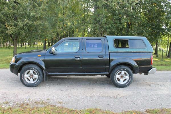 Black Nissan Navara 2004 in Prienai, with an engine capacity of 2.50 L and mileage of 300 thousand km for 3800 €, photo 7 on AUTOMOTO.COM.LV