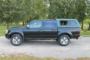 Black Nissan Navara 2004 in Prienai, with an engine capacity of 2.50 L and mileage of 300 thousand km for 3800 €, photo 7 on AUTOMOTO.COM.LV