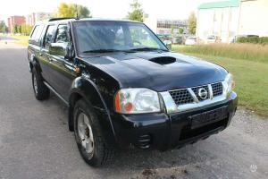 Black Nissan Navara 2004 in Prienai, with an engine capacity of 2.50 L and mileage of 300 thousand km for 3800 €, photo 8 on AUTOMOTO.COM.LV