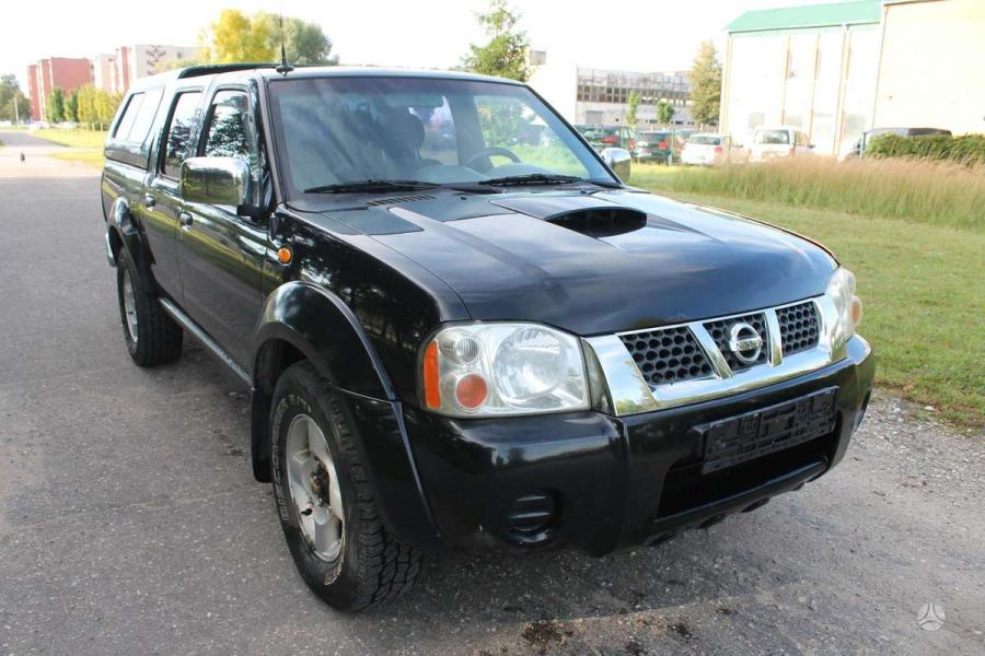 Black Nissan Navara 2004 in Prienai, with an engine capacity of 2.50 L and mileage of 300 thousand km for 3800 €, photo 8 on AUTOMOTO.COM.LV