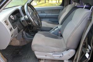 Black Nissan Navara 2004 in Prienai, with an engine capacity of 2.50 L and mileage of 300 thousand km for 3800 €, photo 9 on AUTOMOTO.COM.LV