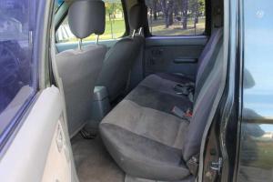 Black Nissan Navara 2004 in Prienai, with an engine capacity of 2.50 L and mileage of 300 thousand km for 3800 €, photo 11 on AUTOMOTO.COM.LV