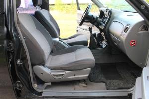 Black Nissan Navara 2004 in Prienai, with an engine capacity of 2.50 L and mileage of 300 thousand km for 3800 €, photo 12 on AUTOMOTO.COM.LV