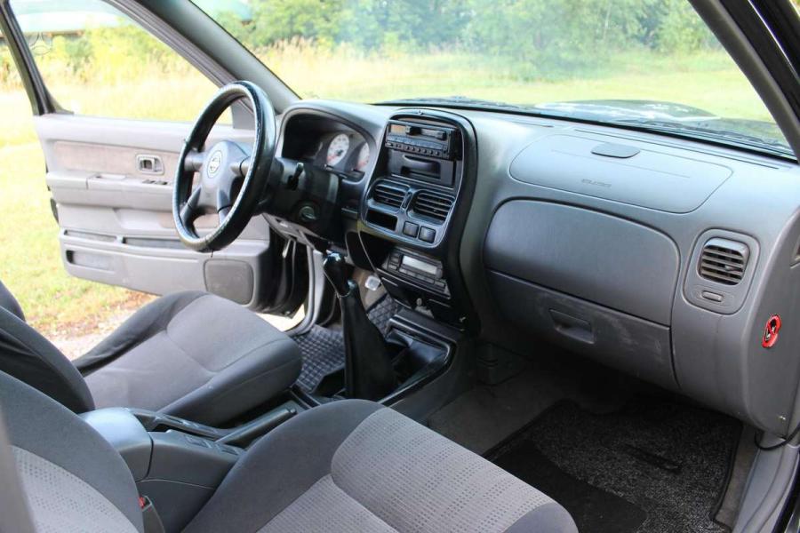 Black Nissan Navara 2004 in Prienai, with an engine capacity of 2.50 L and mileage of 300 thousand km for 3800 €, photo 13 on AUTOMOTO.COM.LV