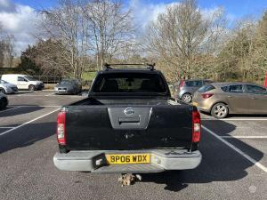 Black Nissan Navara 2006 in Klaipeda, with an engine capacity of 2.49 L and mileage of 198 thousand km for 3800 €, photo 2 on AUTOMOTO.COM.LV