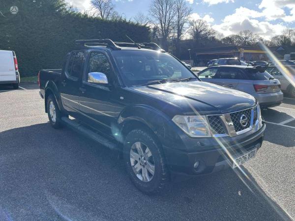 Black Nissan Navara 2006 in Klaipeda, with an engine capacity of 2.49 L and mileage of 198 thousand km for 3800 €, photo 4 on AUTOMOTO.COM.LV