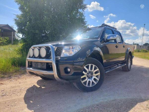Black Nissan Navara 2006 in Moletai, with an engine capacity of 2.50 L and mileage of 281 thousand km for 6800 €, photo 1 on AUTOMOTO.COM.LV