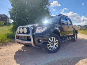 Melns Nissan Navara 2006 Molėtai, ar dzinēja tilpumu 2.50 L un nobraukumu 281 tūkst. km par 6800 €, foto  vietnē AUTOMOTO.COM.LV
