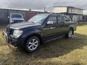 Melns Nissan Navara 2006 Pasvalys, ar dzinēja tilpumu 2.50 L un nobraukumu 300 tūkst. km par 4300 €, foto  vietnē AUTOMOTO.COM.LV