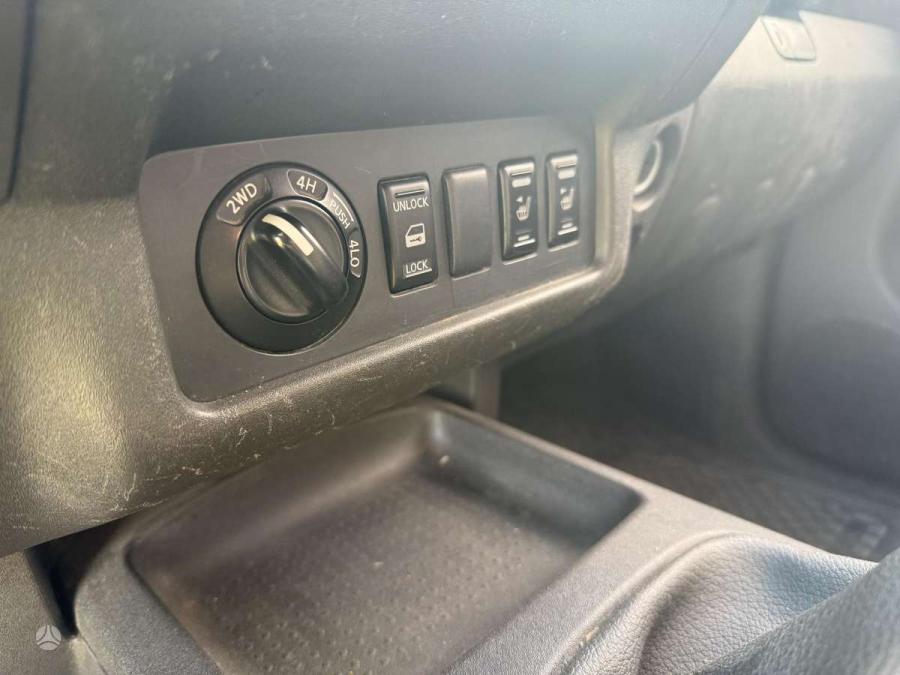 Melns Nissan Navara 2006 Pasvalys, ar dzinēja tilpumu 2.50 L un nobraukumu 300 tūkst. km par 4300 €, foto 8 vietnē AUTOMOTO.COM.LV