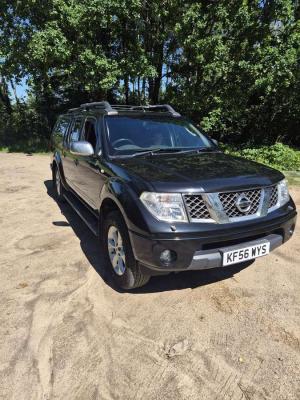 Black Nissan Navara 2006 in Vievis, with an engine capacity of 2.50 L and mileage of 170 thousand km for 3150 €, photo  on AUTOMOTO.COM.LV