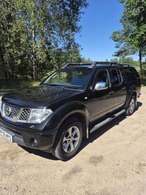Black Nissan Navara 2006 in Vievis, with an engine capacity of 2.50 L and mileage of 170 thousand km for 3150 €, photo 3 on AUTOMOTO.COM.LV