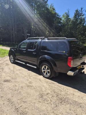 Black Nissan Navara 2006 in Vievis, with an engine capacity of 2.50 L and mileage of 170 thousand km for 3150 €, photo 5 on AUTOMOTO.COM.LV