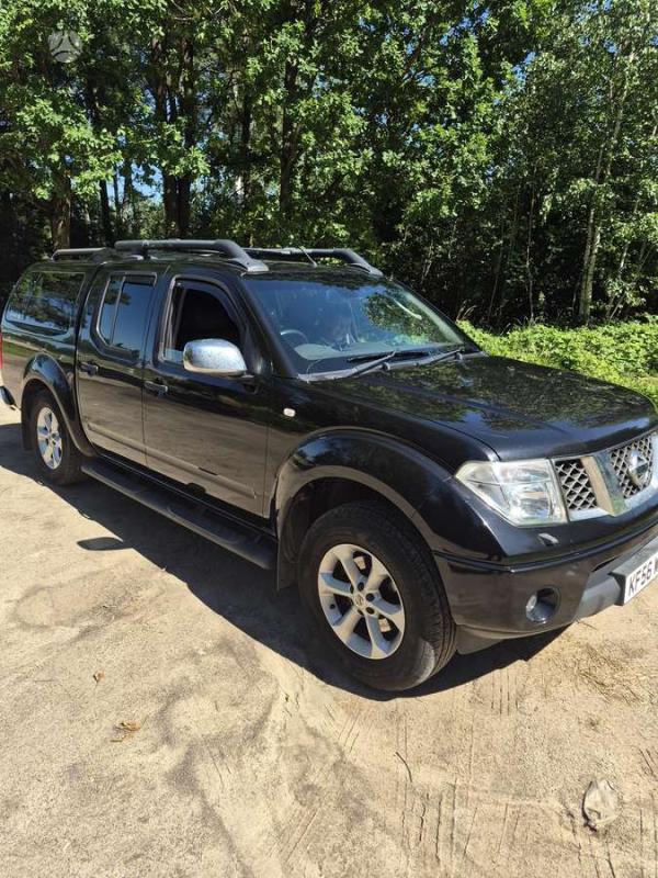 Black Nissan Navara 2006 in Vievis, with an engine capacity of 2.50 L and mileage of 170 thousand km for 3150 €, photo 6 on AUTOMOTO.COM.LV