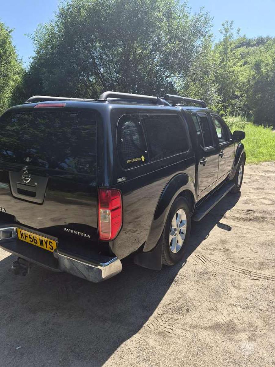 Black Nissan Navara 2006 in Vievis, with an engine capacity of 2.50 L and mileage of 170 thousand km for 3150 €, photo 8 on AUTOMOTO.COM.LV