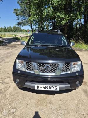Black Nissan Navara 2006 in Vievis, with an engine capacity of 2.50 L and mileage of 170 thousand km for 3150 €, photo 11 on AUTOMOTO.COM.LV