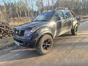Melns Nissan Navara 2007 Rīga, ar dzinēja tilpumu 2.50 L un nobraukumu 249 tūkst. km par 4000 €, foto  vietnē AUTOMOTO.COM.LV