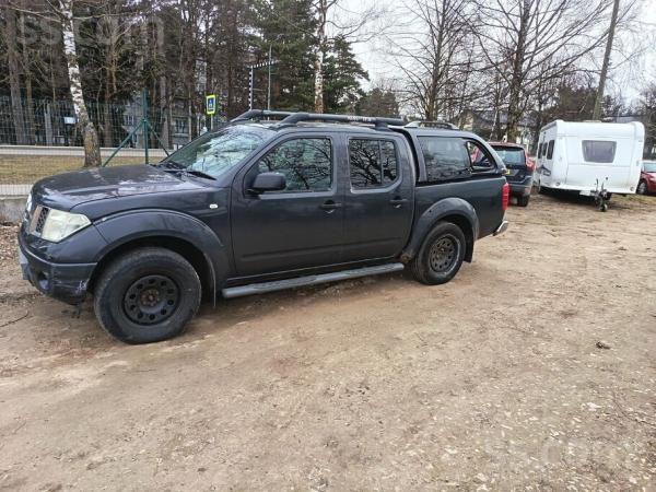 Black Nissan Navara 2007 in Ogre, with an engine capacity of 2.50 L and mileage of 167 thousand km for 3750 €, photo 2 on AUTOMOTO.COM.LV