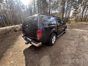 Black Nissan Navara 2007 in Riga, with an engine capacity of 2.50 L and mileage of 138 thousand km for 13000 €, photo 4 on AUTOMOTO.COM.LV