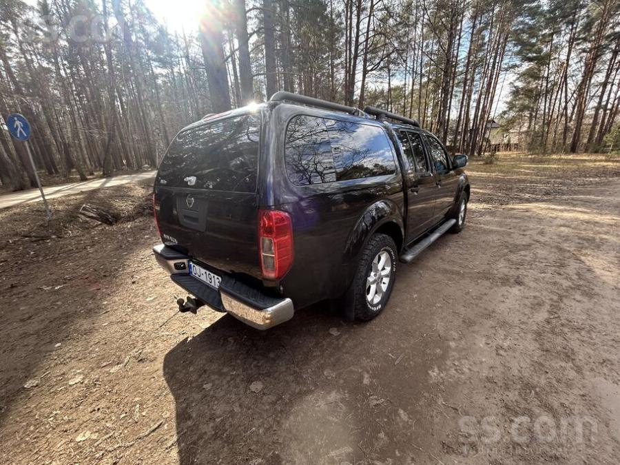 Black Nissan Navara 2007 in Riga, with an engine capacity of 2.50 L and mileage of 138 thousand km for 13000 €, photo 4 on AUTOMOTO.COM.LV
