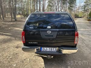 Black Nissan Navara 2007 in Riga, with an engine capacity of 2.50 L and mileage of 138 thousand km for 13000 €, photo 5 on AUTOMOTO.COM.LV