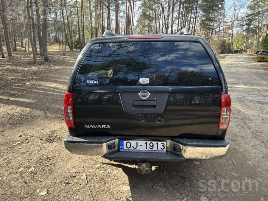 Black Nissan Navara 2007 in Riga, with an engine capacity of 2.50 L and mileage of 138 thousand km for 13000 €, photo 5 on AUTOMOTO.COM.LV