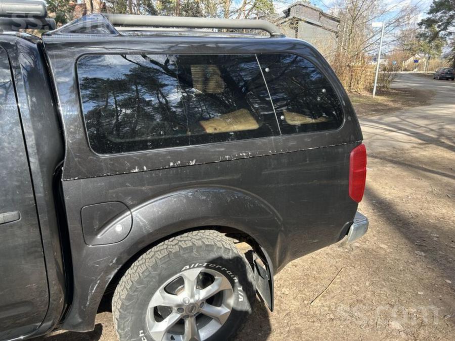 Black Nissan Navara 2007 in Riga, with an engine capacity of 2.50 L and mileage of 138 thousand km for 13000 €, photo 6 on AUTOMOTO.COM.LV