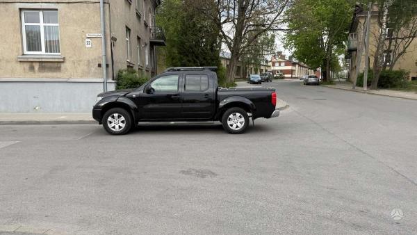 Melns Nissan Navara 2007 Klaipėda, ar dzinēja tilpumu 2.49 L un nobraukumu 243 tūkst. km par 5400 €, foto 2 vietnē AUTOMOTO.COM.LV