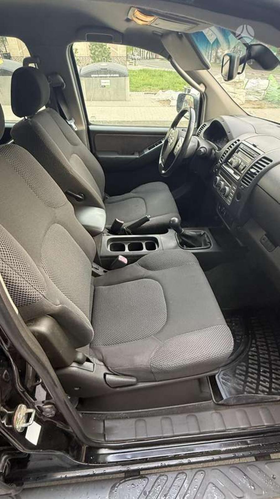 Черный Ниссан Навара 2007 в Клайпеда, объемом двигателя 2.49 л и пробегом 243 тыс. км за 5400 €, фото 5 на AUTOMOTO.COM.LV