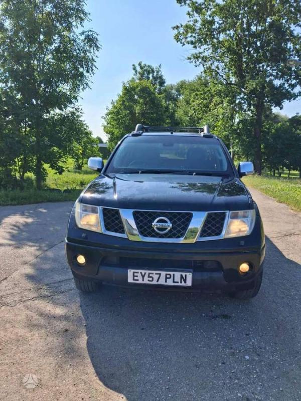Melns Nissan Navara 2007 Šauļi, ar dzinēja tilpumu 2.50 L un nobraukumu 125 tūkst. km par 3700 €, foto 1 vietnē AUTOMOTO.COM.LV