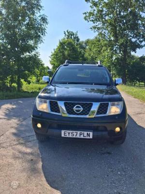 Melns Nissan Navara 2007 Šauļi, ar dzinēja tilpumu 2.50 L un nobraukumu 125 tūkst. km par 3700 €, foto 1 vietnē AUTOMOTO.COM.LV