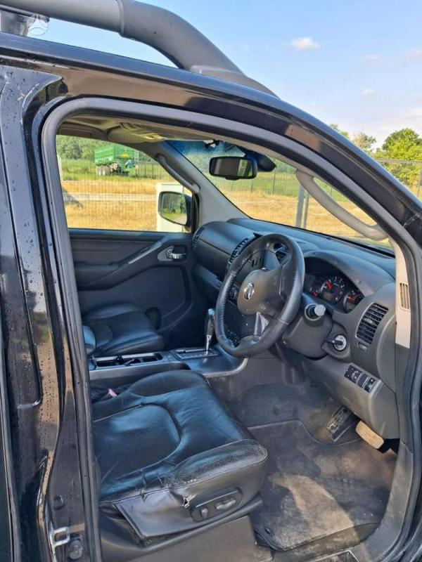 Melns Nissan Navara 2007 Šauļi, ar dzinēja tilpumu 2.50 L un nobraukumu 125 tūkst. km par 3700 €, foto 9 vietnē AUTOMOTO.COM.LV