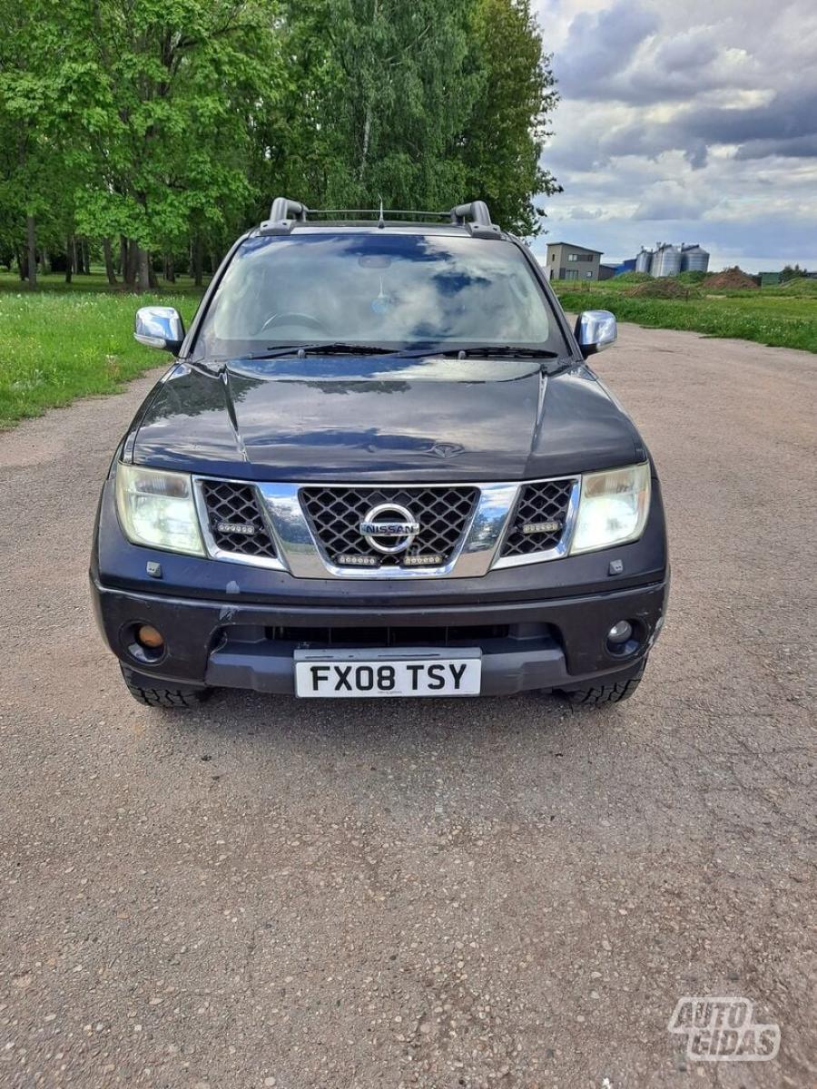 Black Nissan Navara 2008 in Panevezys, with an engine capacity of 2.50 L and mileage of 174 thousand km for 4000 €, photo 3 on AUTOMOTO.COM.LV