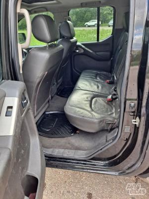 Black Nissan Navara 2008 in Panevezys, with an engine capacity of 2.50 L and mileage of 174 thousand km for 4000 €, photo 10 on AUTOMOTO.COM.LV