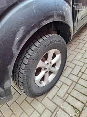 Black Nissan Navara 2008 in Panevezys, with an engine capacity of 2.50 L and mileage of 174 thousand km for 4000 €, photo 14 on AUTOMOTO.COM.LV