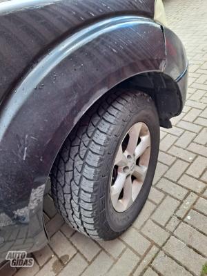 Black Nissan Navara 2008 in Panevezys, with an engine capacity of 2.50 L and mileage of 174 thousand km for 4000 €, photo 15 on AUTOMOTO.COM.LV