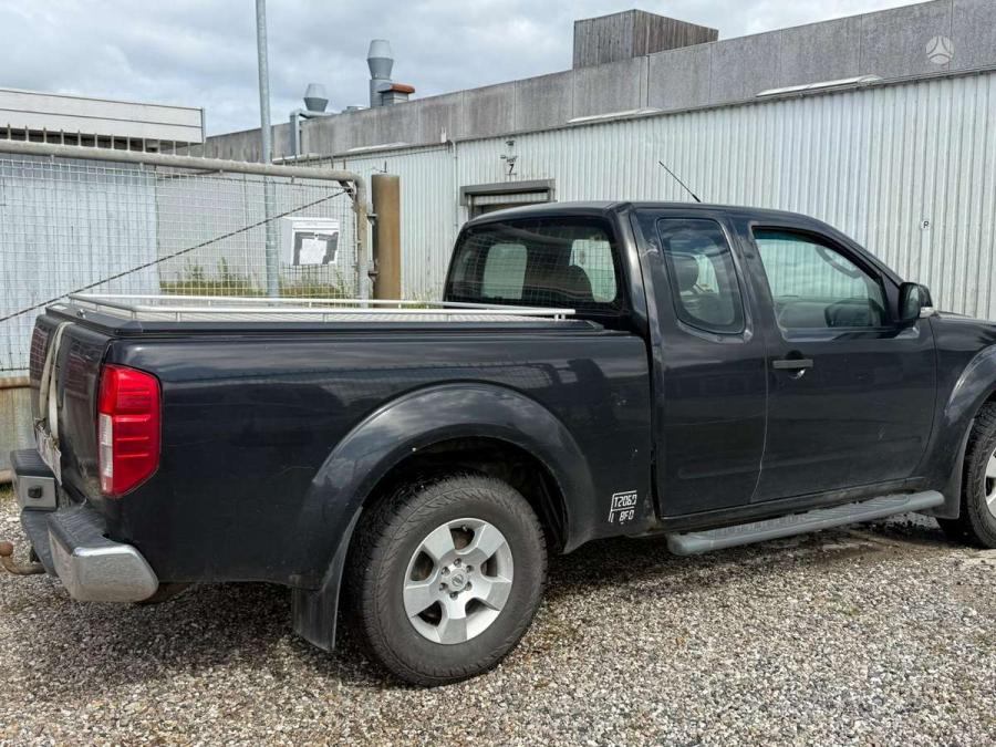 Melns Nissan Navara 2008 Viļņa, ar dzinēja tilpumu 2.49 L un nobraukumu 260 tūkst. km par 3999 €, foto 7 vietnē AUTOMOTO.COM.LV