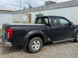 Melns Nissan Navara 2008 Viļņa, ar dzinēja tilpumu 2.49 L un nobraukumu 260 tūkst. km par 3999 €, foto 4 vietnē AUTOMOTO.COM.LV