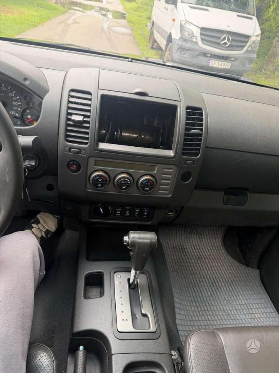 Melns Nissan Navara 2008 Kauņa, ar dzinēja tilpumu 2.49 L un nobraukumu 310 tūkst. km par 5050 €, foto 14 vietnē AUTOMOTO.COM.LV