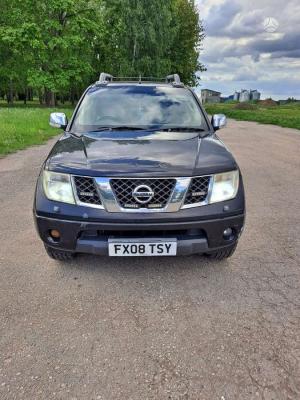 Black Nissan Navara 2008 in Panevezys, with an engine capacity of 2.50 L and mileage of 174 thousand km for 3600 €, photo 3 on AUTOMOTO.COM.LV