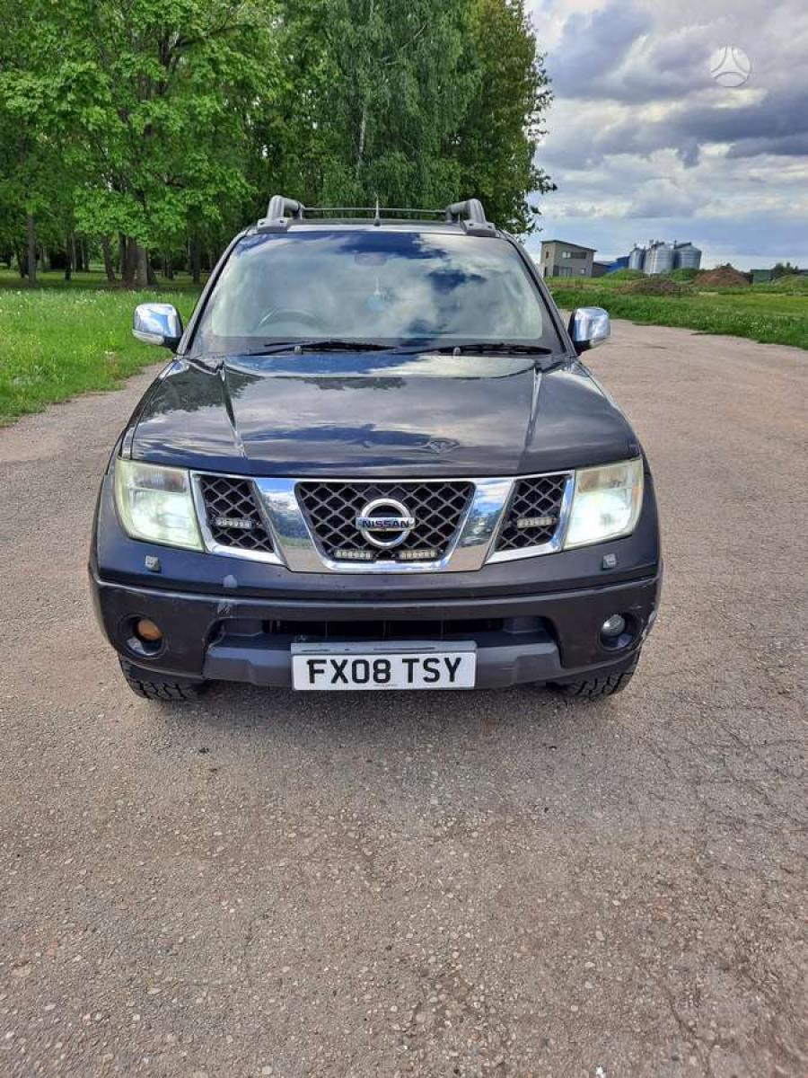 Black Nissan Navara 2008 in Panevezys, with an engine capacity of 2.50 L and mileage of 174 thousand km for 3600 €, photo 3 on AUTOMOTO.COM.LV