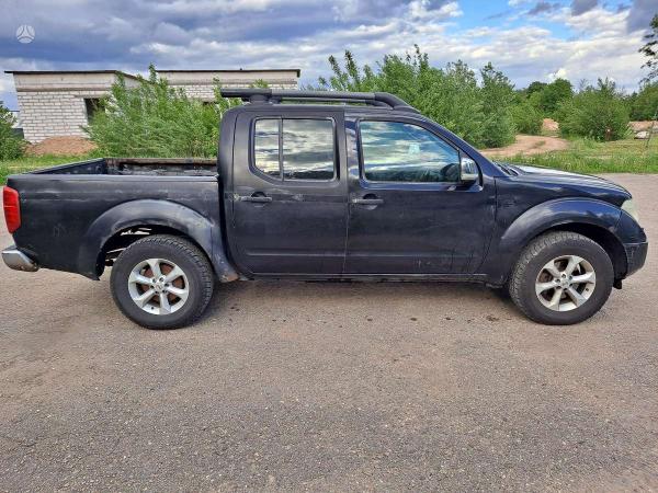 Melns Nissan Navara 2008 Panevēža, ar dzinēja tilpumu 2.50 L un nobraukumu 174 tūkst. km par 3600 €, foto 5 vietnē AUTOMOTO.COM.LV