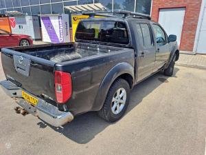 Black Nissan Navara 2008 in Panevezys, with an engine capacity of 2.50 L and mileage of 174 thousand km for 3600 €, photo 8 on AUTOMOTO.COM.LV