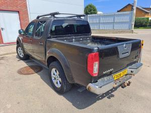 Black Nissan Navara 2008 in Panevezys, with an engine capacity of 2.50 L and mileage of 174 thousand km for 3600 €, photo 10 on AUTOMOTO.COM.LV