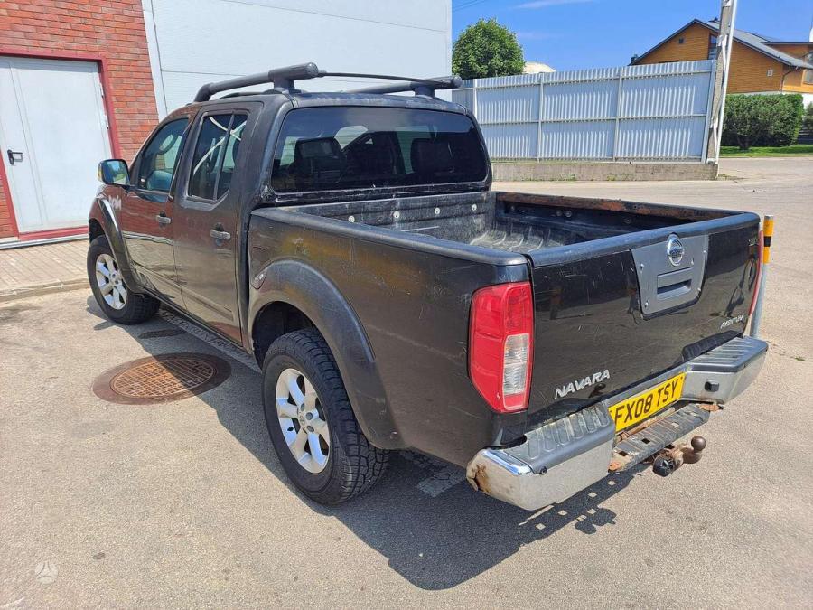 Black Nissan Navara 2008 in Panevezys, with an engine capacity of 2.50 L and mileage of 174 thousand km for 3600 €, photo 10 on AUTOMOTO.COM.LV
