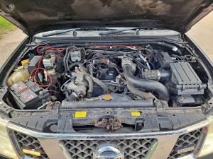 Black Nissan Navara 2008 in Panevezys, with an engine capacity of 2.50 L and mileage of 174 thousand km for 3600 €, photo 20 on AUTOMOTO.COM.LV